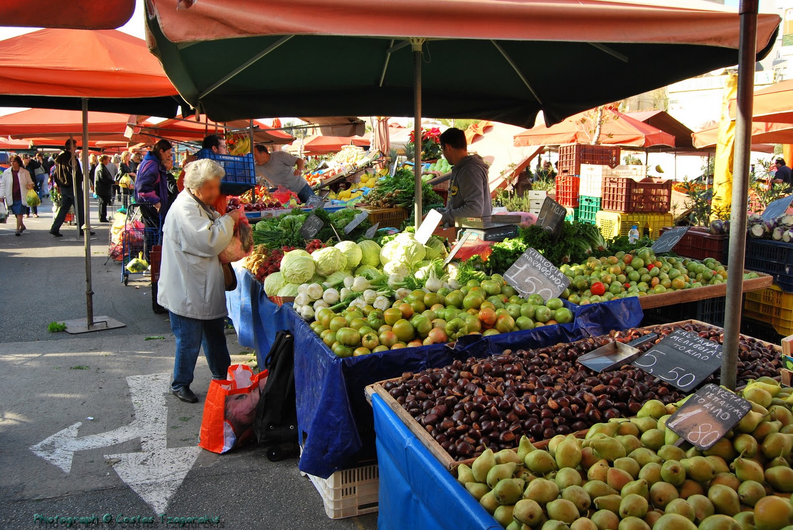 Nature Digital : At the producers market this morning. Στην λαική αγορά ...
