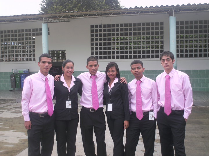 El diario de nuestro etapa en el SENA.: Estrenando uniformes...