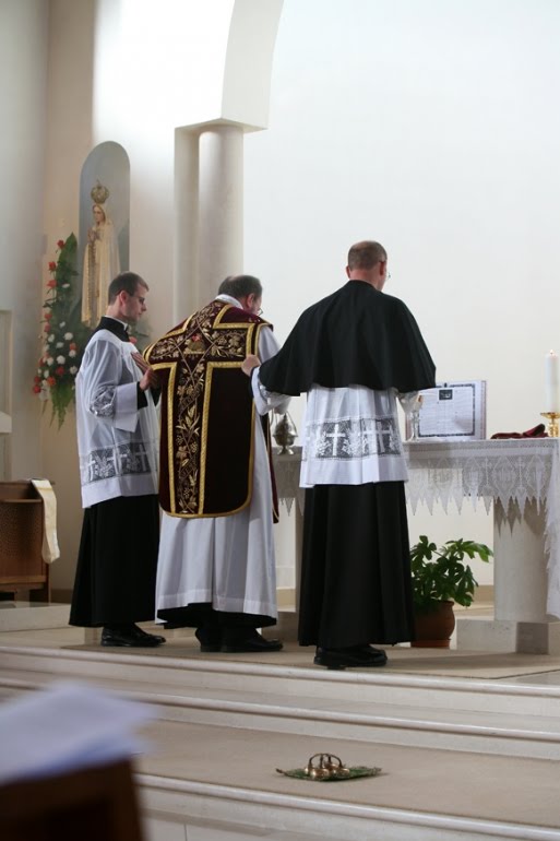New Liturgical Movement: Three Items of Note From Portugal: Solemn Mass ...