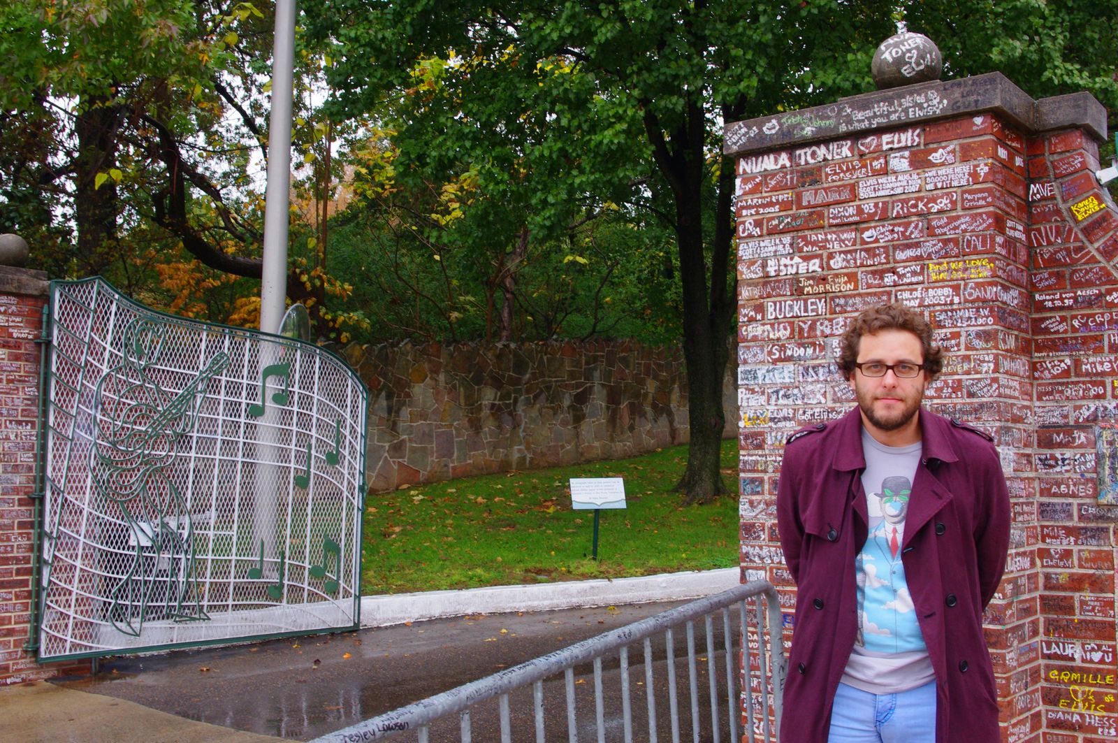 Fifty First States: Day 67 – Saw The Ghost Of Elvis On Union Avenue