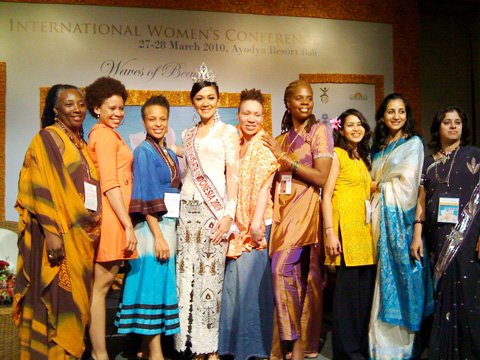 Andara Rainy Ayudini (Putri Pariwisata Indonesia 2009) Dalam Bertugas ...