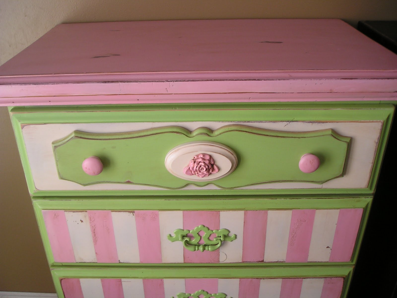 Three o'clock on Tuesday: SOLD Cute litte girls pink and green dresser set!