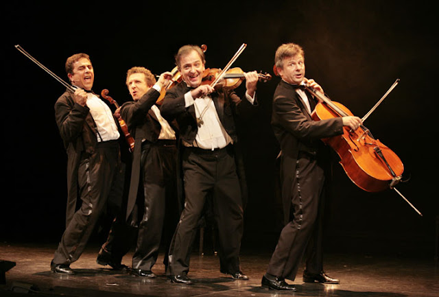 Éclectique: Le Quatuor "Corps à cordes"