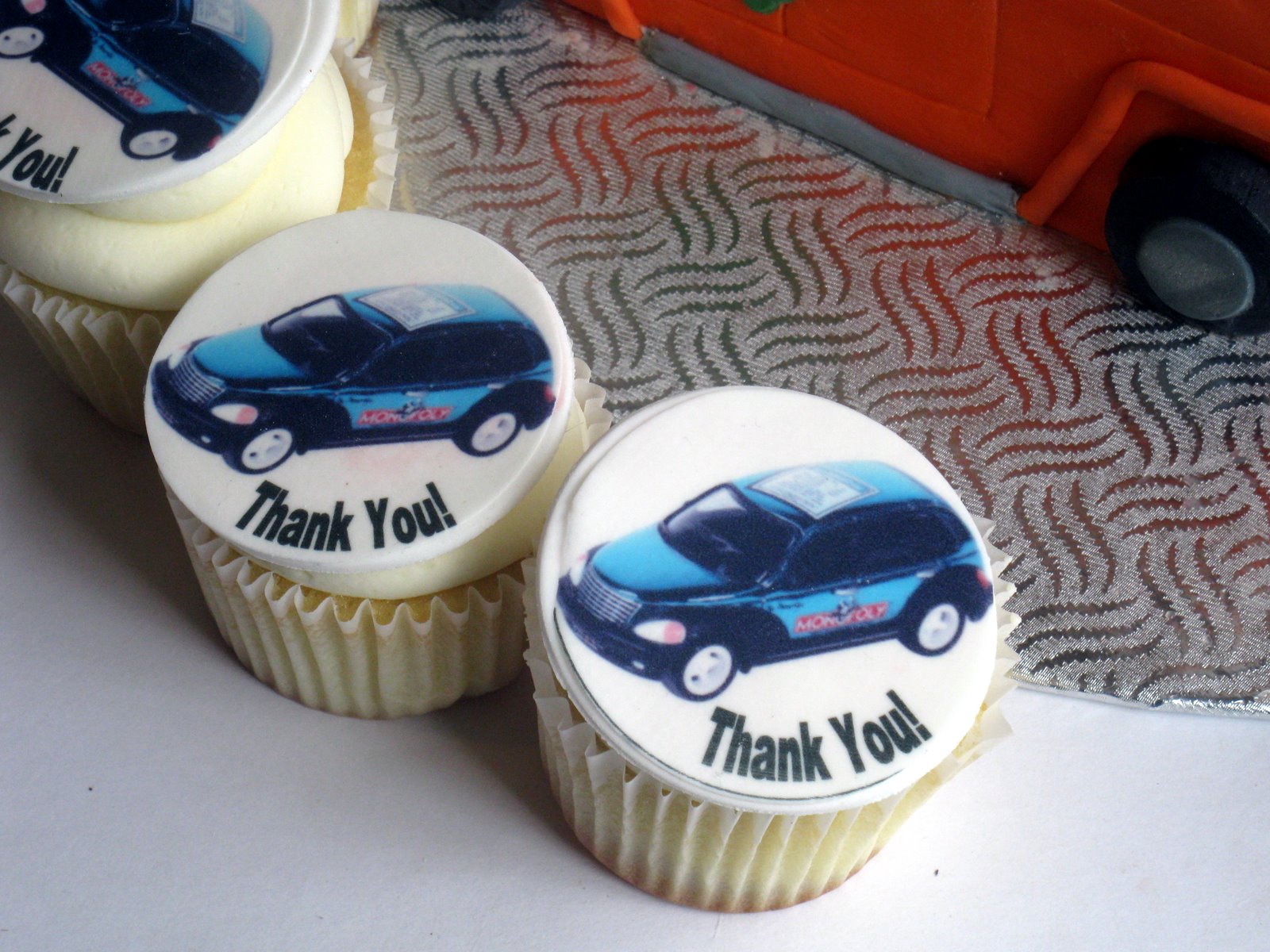 Crazy about CupCakes: VW Bus and cars, Airforce cake
