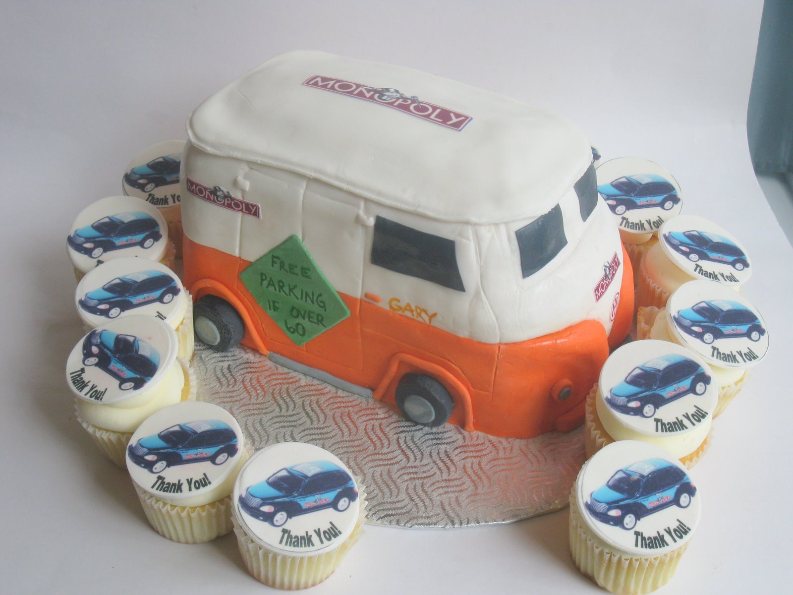 Crazy about CupCakes: VW Bus and cars, Airforce cake