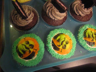cupcakebliss: shrek and oreo cupcakes