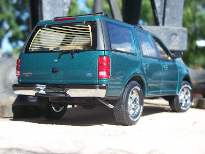 The Automotive Way: Diecast of the Day: UT Models Ford Expedition XLT