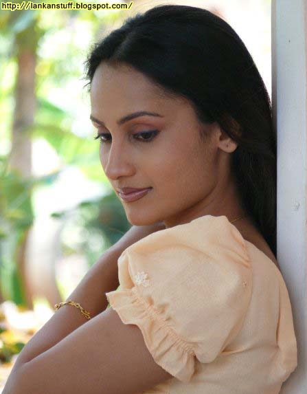 Our Lanka: Oshani Dias New photos wearing Hetta and Cheeththa