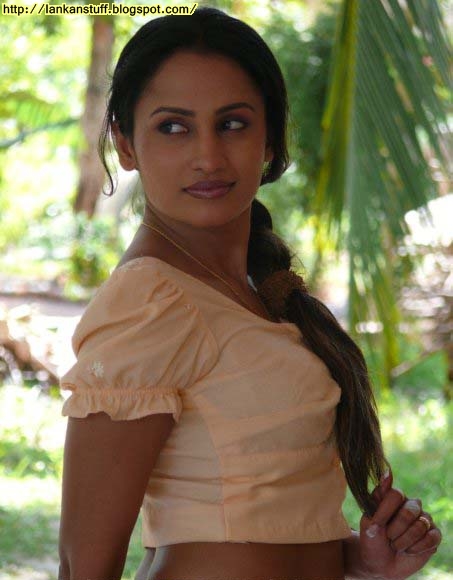 Our Lanka: Oshani Dias New photos wearing Hetta and Cheeththa