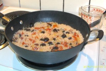 Carol Garnier Dutra's Dinner Recipe Blog: Spanish Rice With Black Olives...