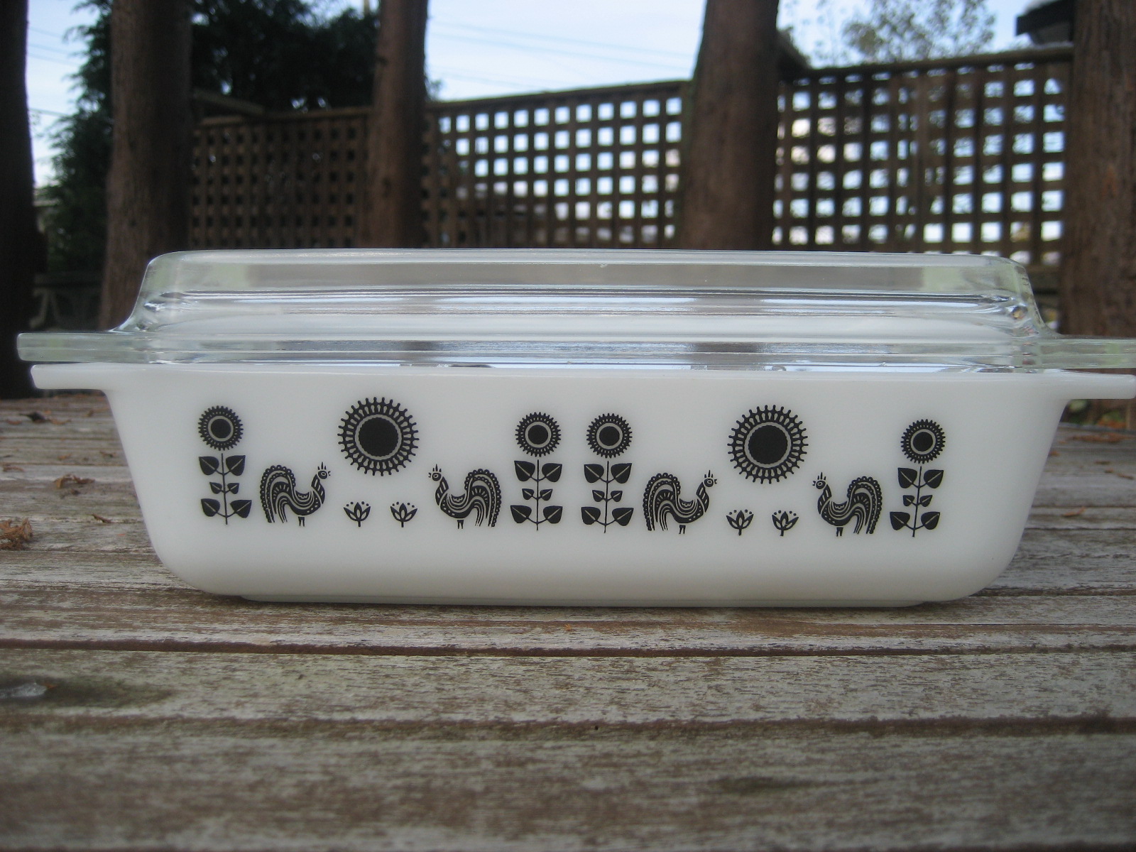 Six Balloons Vintage Delights: Vintage Pyrex Promotional Rooster Pan