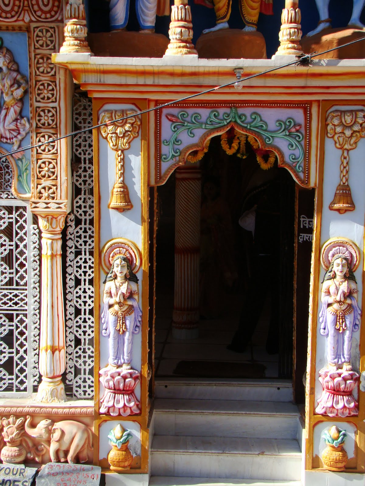 Bhagsu Nag: templu hindus | ici-colo.ro - călătorii altfel