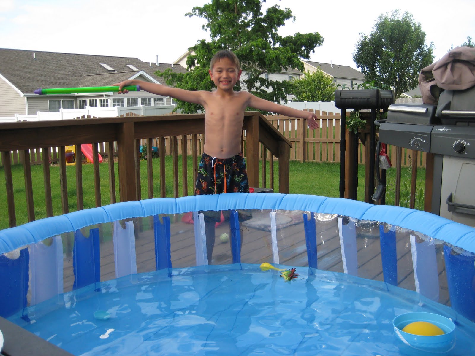 Bittner Family Updates: kiddie pool in our backyard