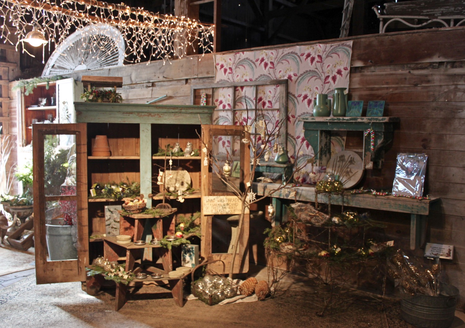 urban farmgirl: the christmas barn....