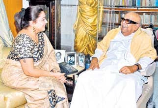 tamil makkal kural: Actress nadigai Kushboo