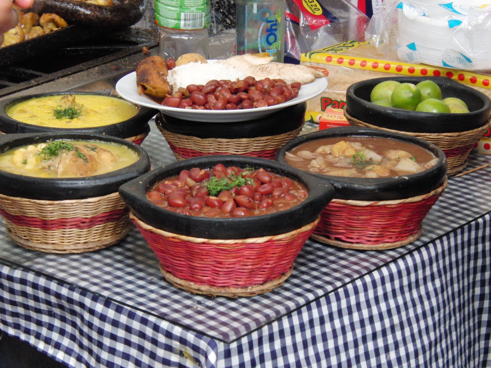 autoktonus: Comidita en Monserrate