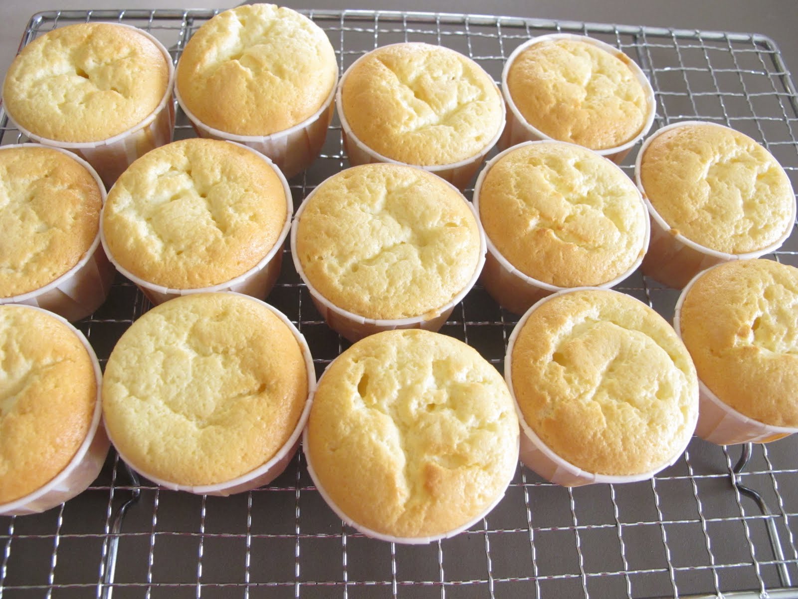 Nasi Lemak Lover: Yogurt sponge cup cake with Mango mousse