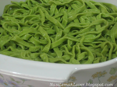 Nasi Lemak Lover: Spinach Pan Mee (pasta)