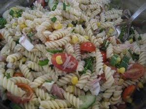 Camille cuisine: Salade de pâtes au thon, au maïs et aux tomates cerises