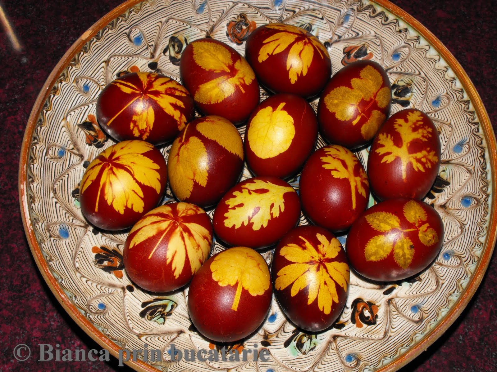 Bianca prin bucatarie: Cum facem noi ouale rosii