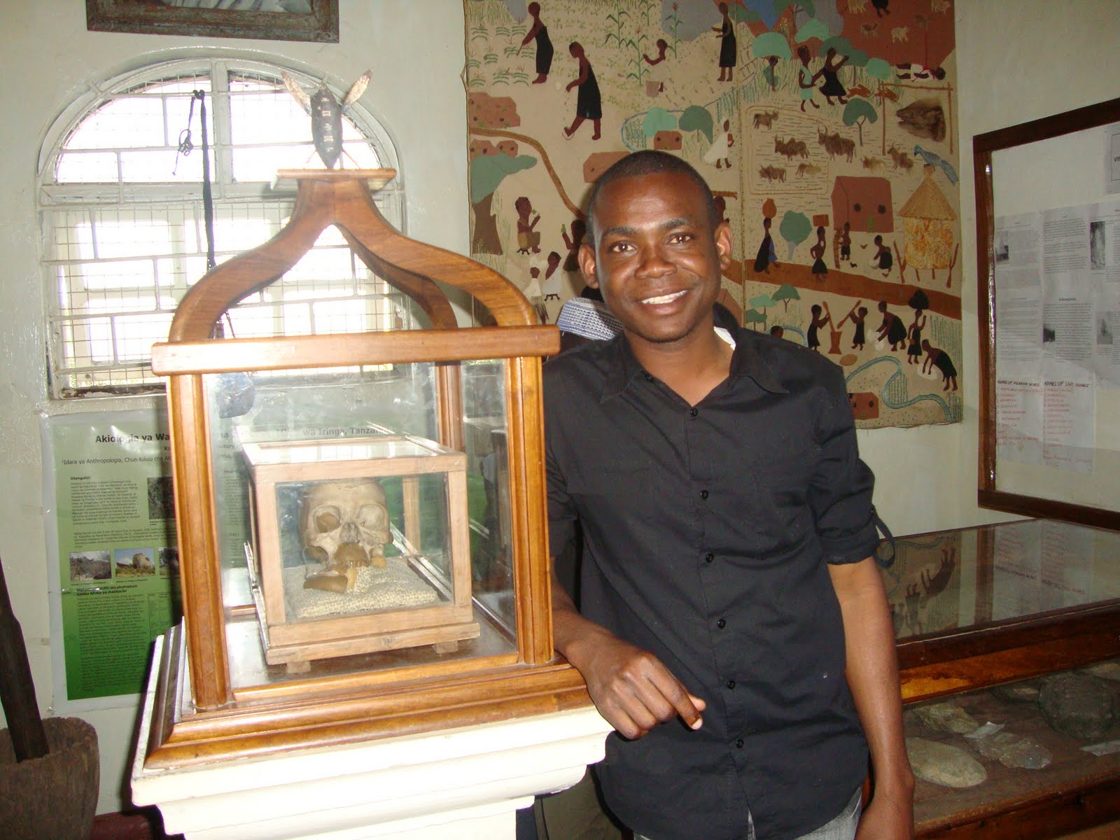 MWAMBA: mbele ya kalenga museum