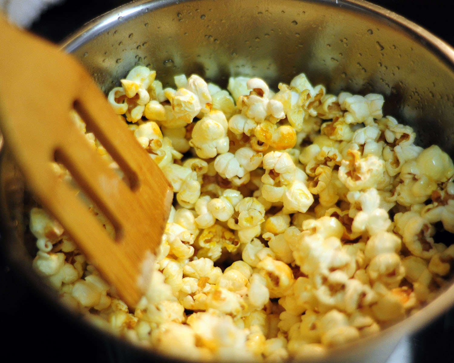 The Gridiron Girl's Guide to the Good Life: Homemade Kettle Corn