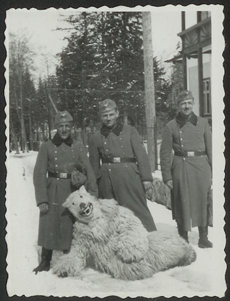 NAZI JERMAN: Album Foto Beruang (Bär) Nazi Jerman
