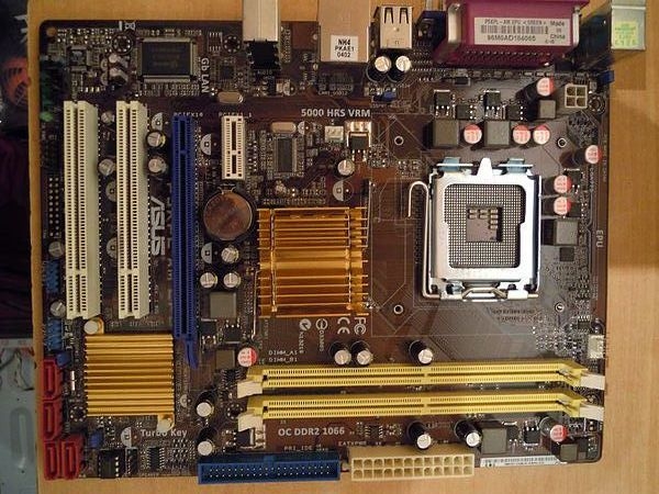 SL703_PC: BOARD Y SUS COMPONENTES