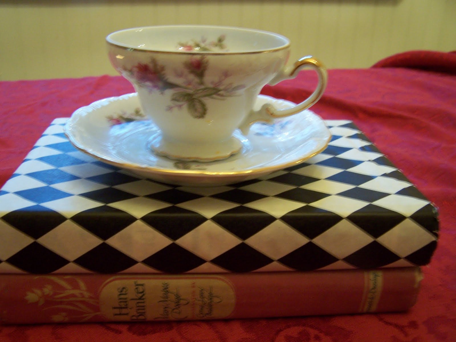 Under Her Wings: Favorite tea pots and tea cups for Valentine's Day