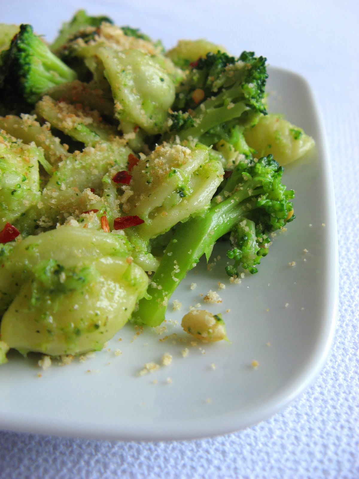 Katia&Kitchen: Orecchiette con broccoletti, acciughe e briciole tostate