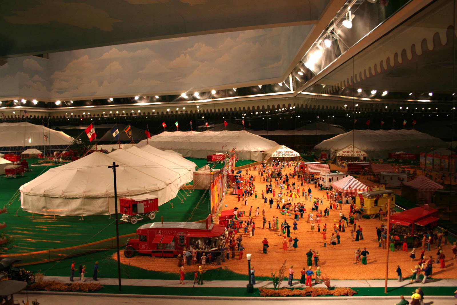 MadSnapper: Ringling Minature Circus Come On In