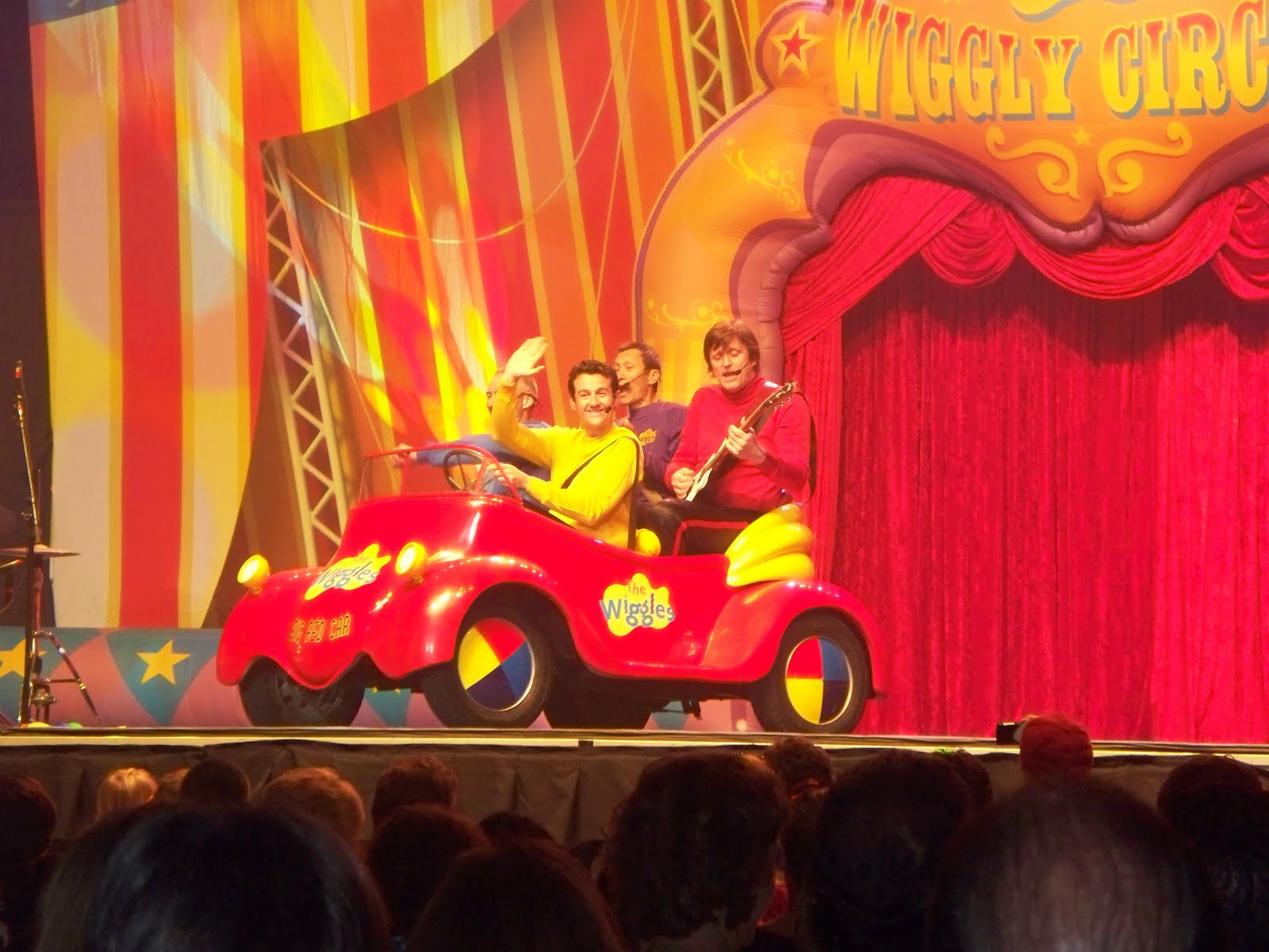 Courtright Family: Wiggly Circus