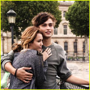 Addicted to Miley: First 'LOL' Movie-Picture