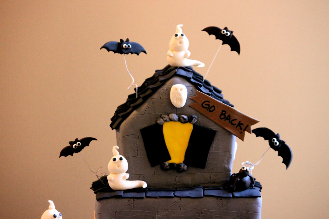 Happy Halloween! Haunted house cake…