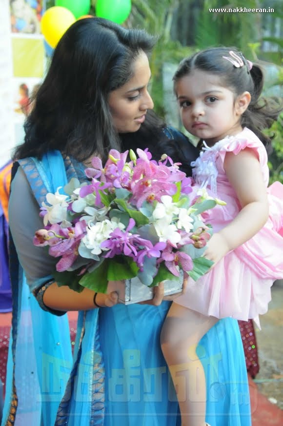 Entertainment Blog: Ajith daughter anoushka latest photos