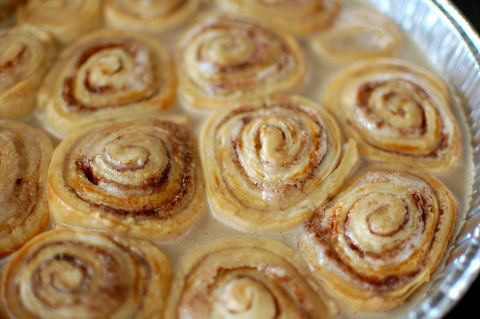 33 Shades of Green: Tasty Tuesdays: Cinnamon Rolls