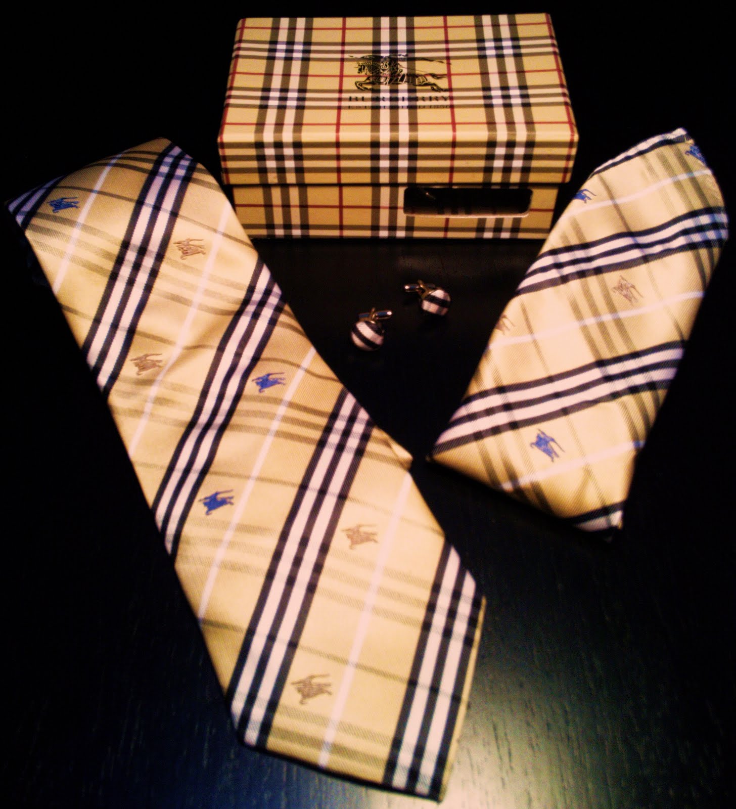 The Fabulosity Of Man's World: BURBERRY TIE