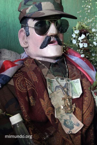 2010-10. Maximón and the Worship of Saint Simon in Itzapa | MiMundo.org