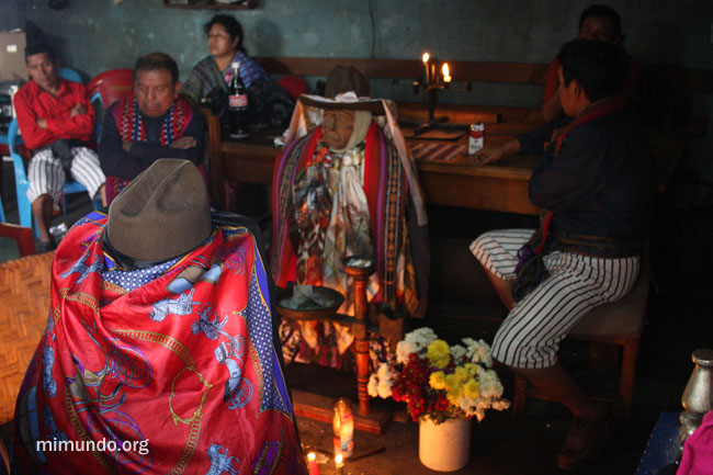 2010-10. Maximón and the Worship of Saint Simon in Itzapa | MiMundo.org