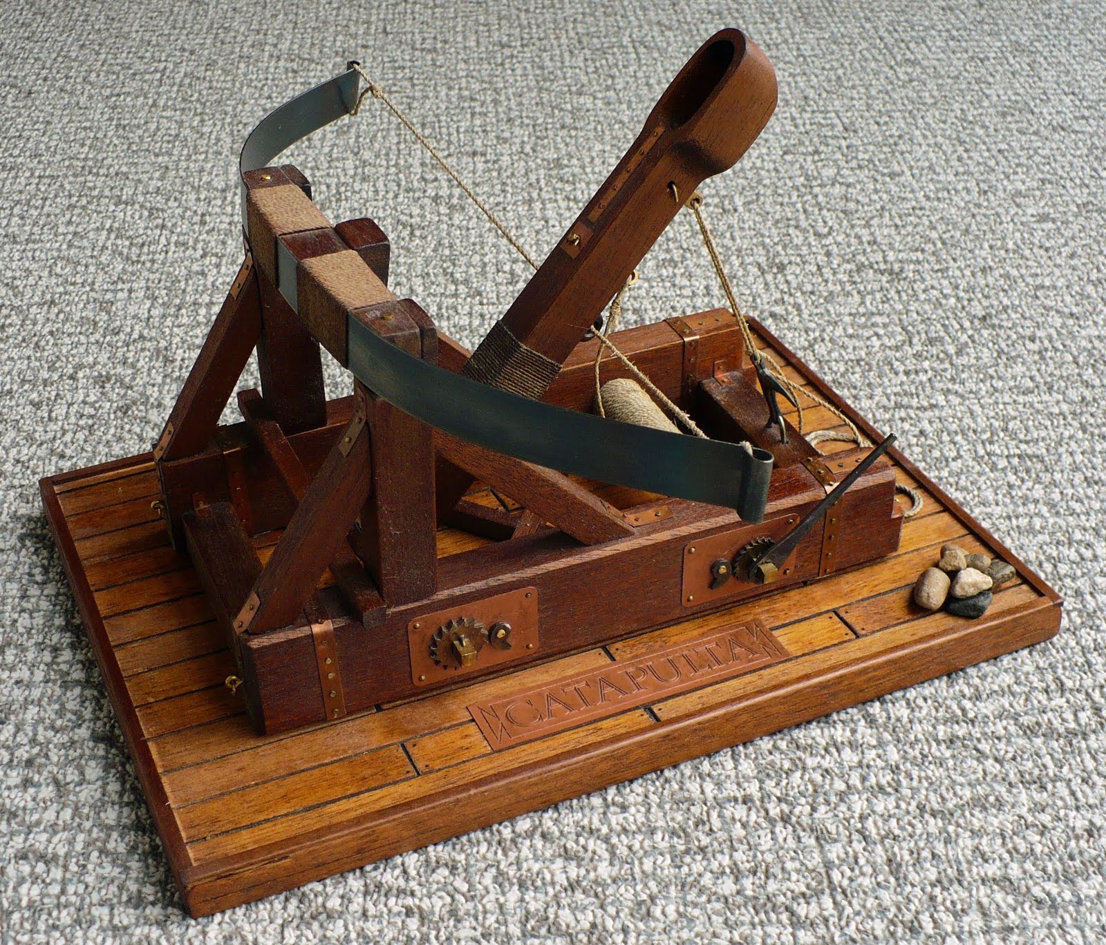 The Great Canadian Model Builders Web Page!: Catapulta