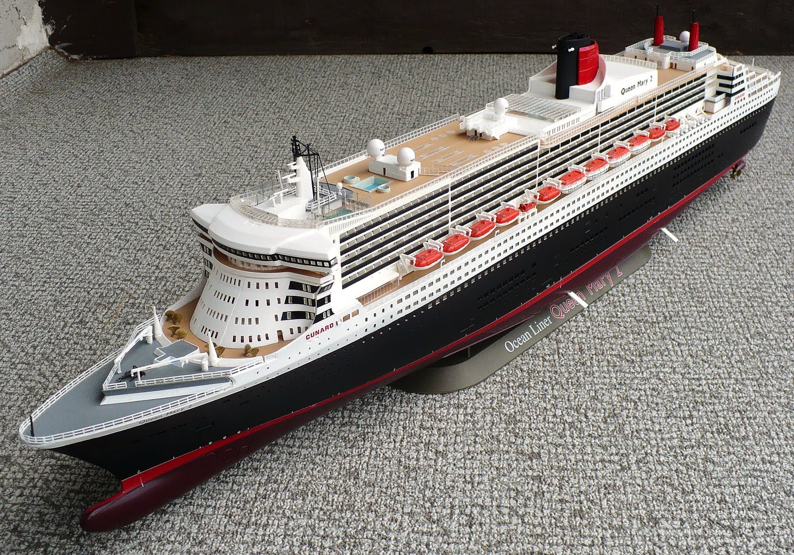The Great Canadian Model Builders Web Page!: Queen Mary II Re Post