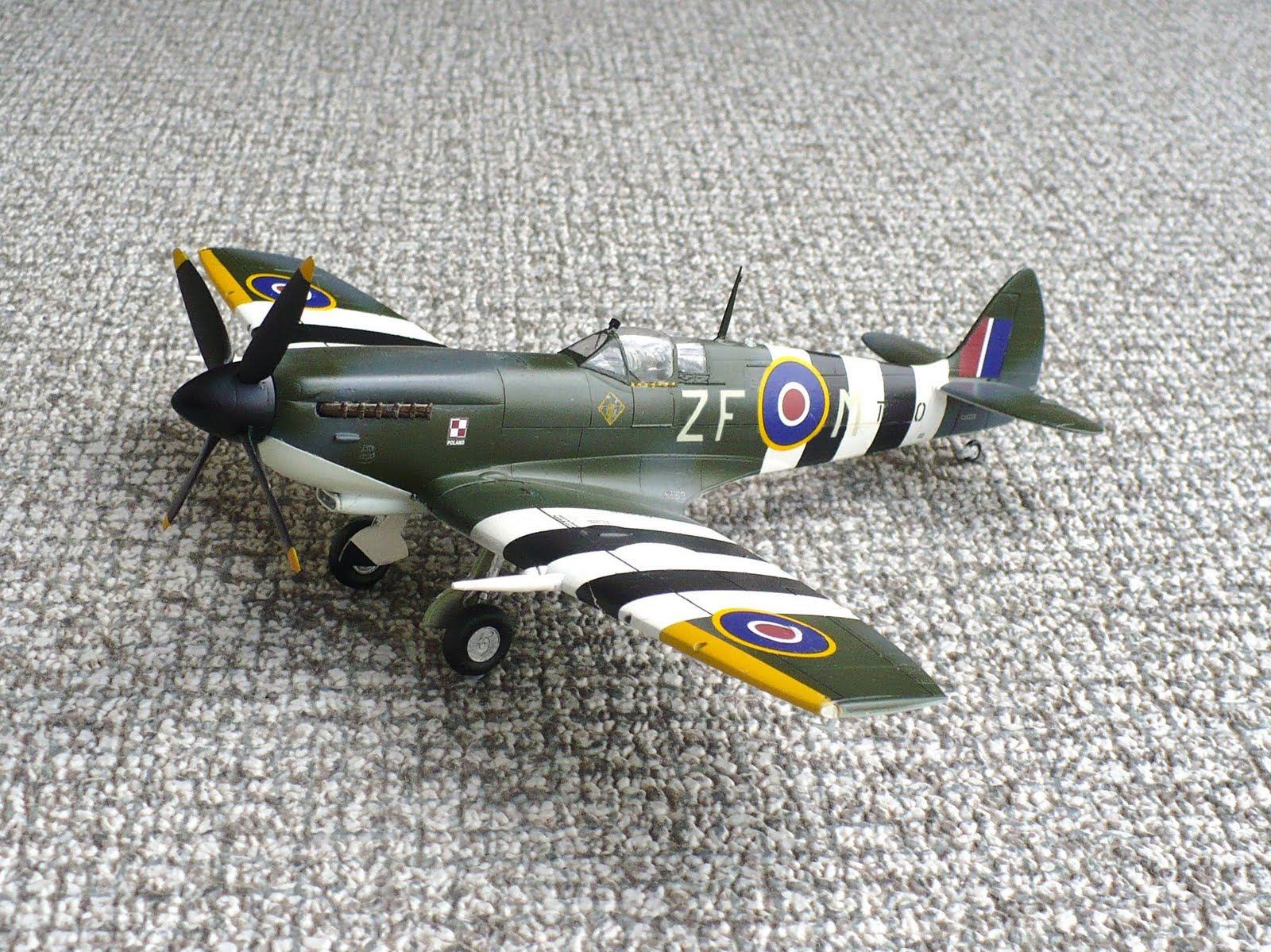 The Great Canadian Model Builders Web Page!: D Day