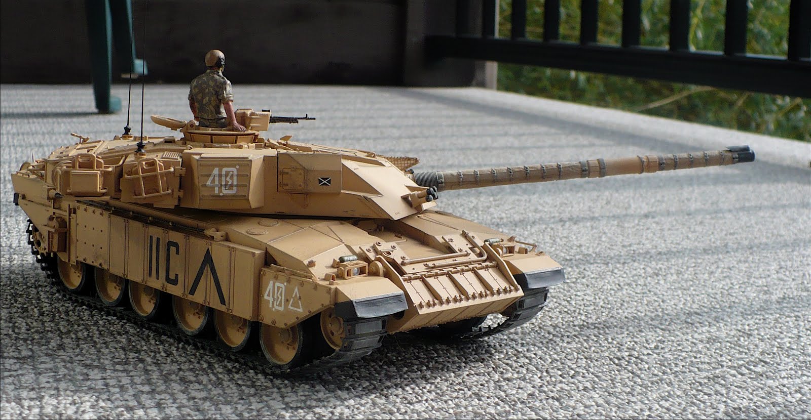 The Great Canadian Model Builders Web Page!: Challenger 1