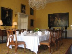 ALIMENTOS Y BEBIDAS: SERVICIO RUSO