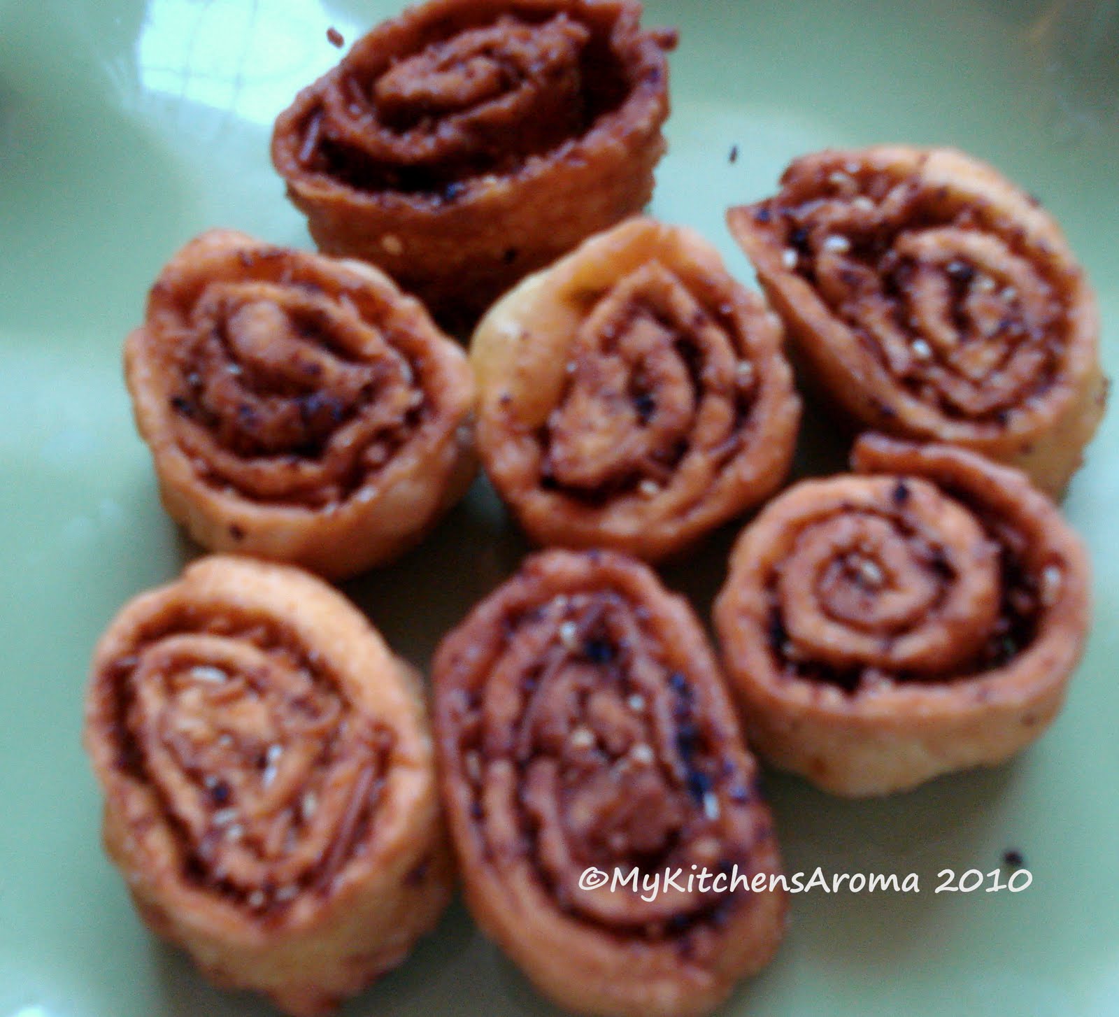 The Sizzling Pan: "Appetizers"- Bakarwadi...Chitale Bandhu isstyle!