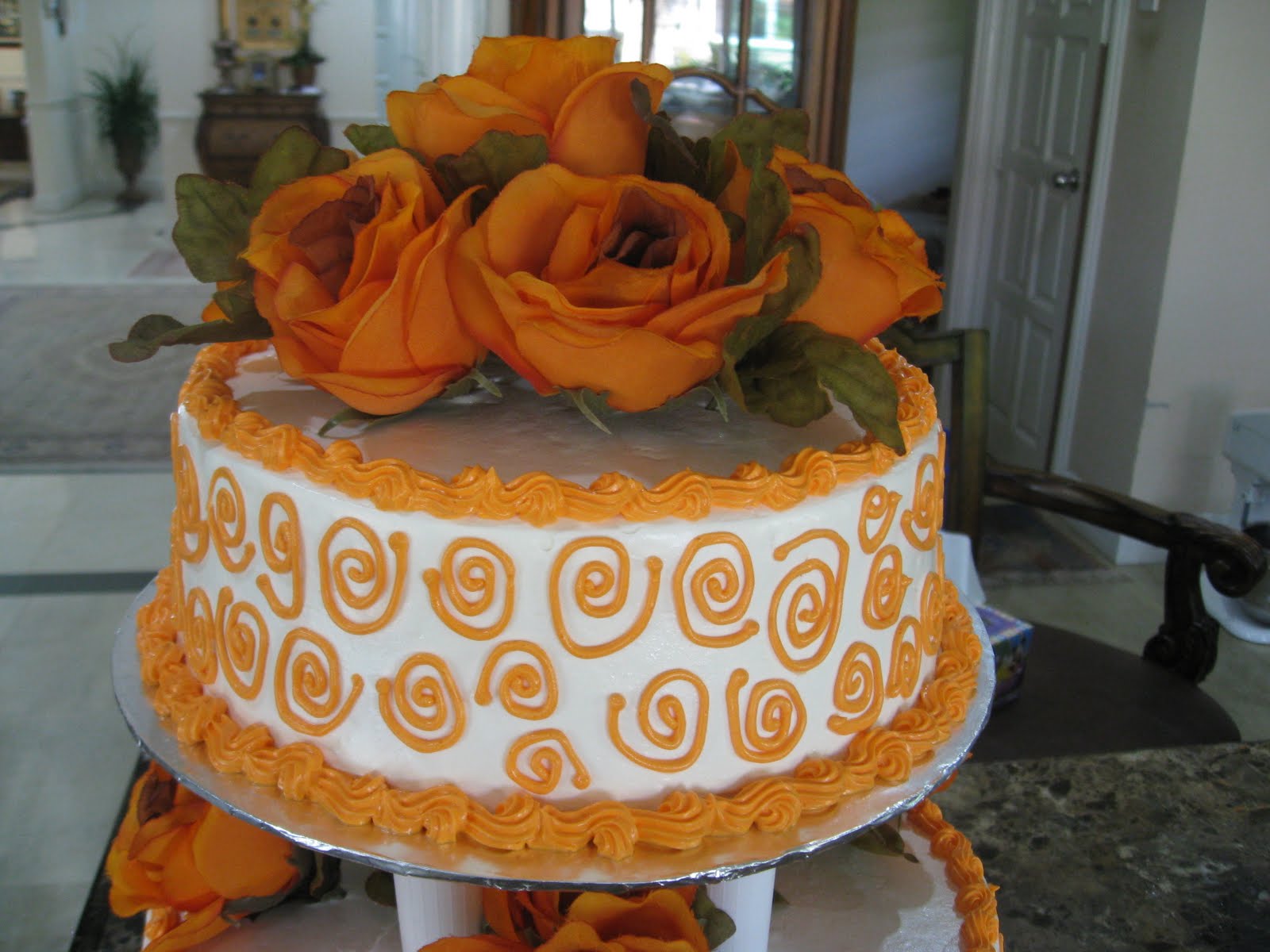 .: Kek Perkahwinan 2 Tingkat Tema Oren Dan Putih