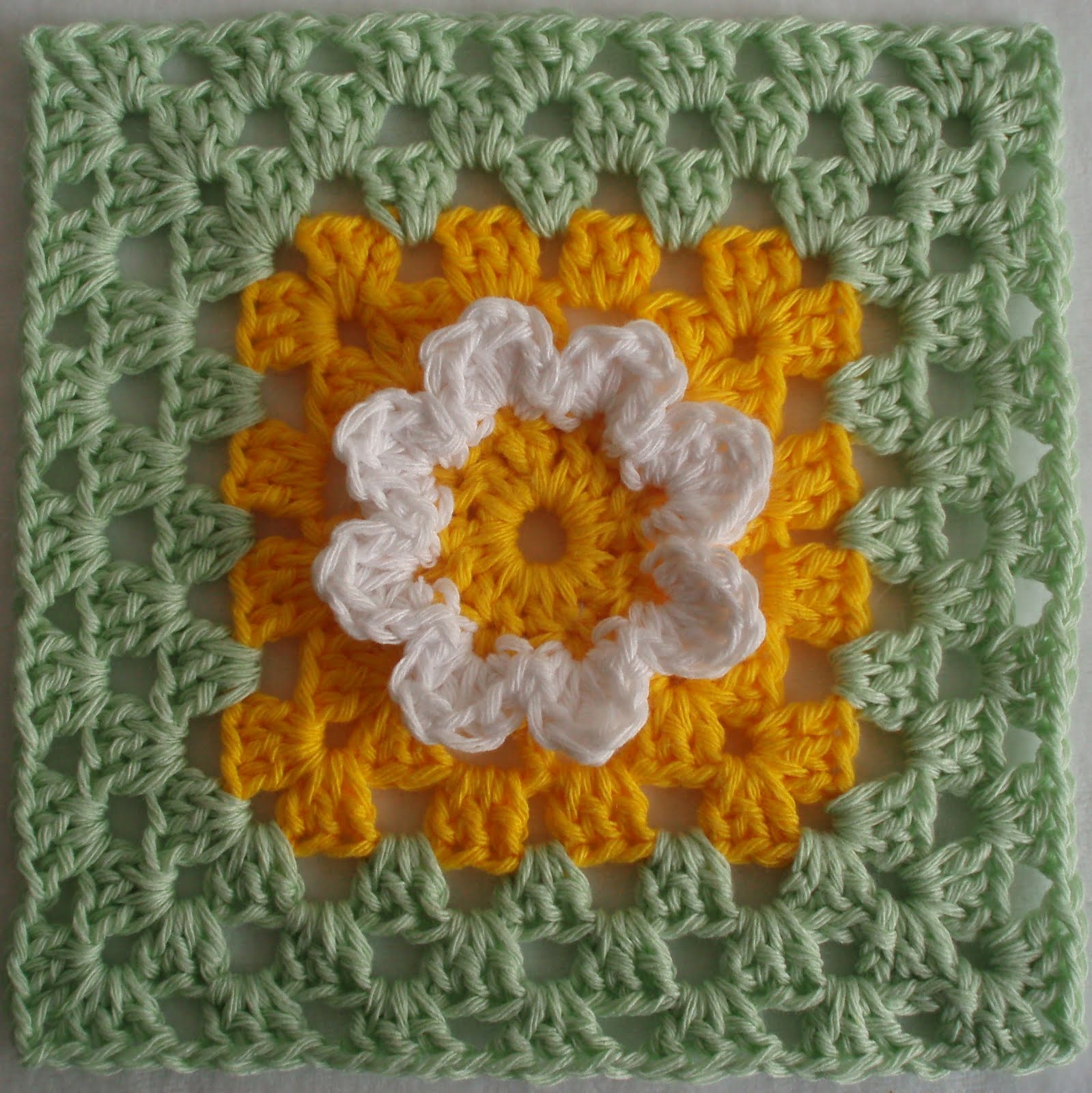 Karin aan de haak: Patroon Vierkant met Bloem