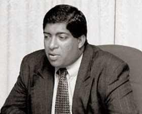 කතන්දර: රවි මේසෙන් ඉවත් වෙන්නේ ගොනා ට අඳින්නද?