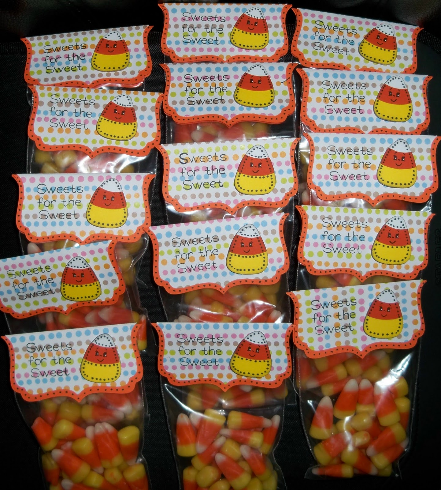 Glora's Crafts: Candy Corn Treat Bags