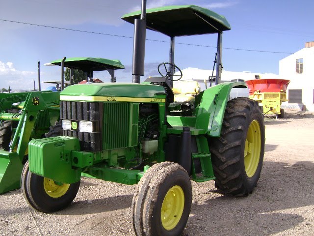 MAQUINARIA AGRICOLA INDUSTRIAL: Tractor John Deere 6403 de 100 HP ...